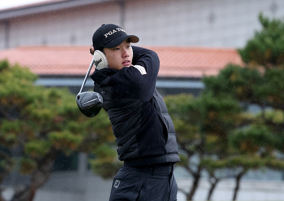 송민혁, KPGA 시드전 QT 수석 합격...폭우로 3라운드 54홀로 축소 운영