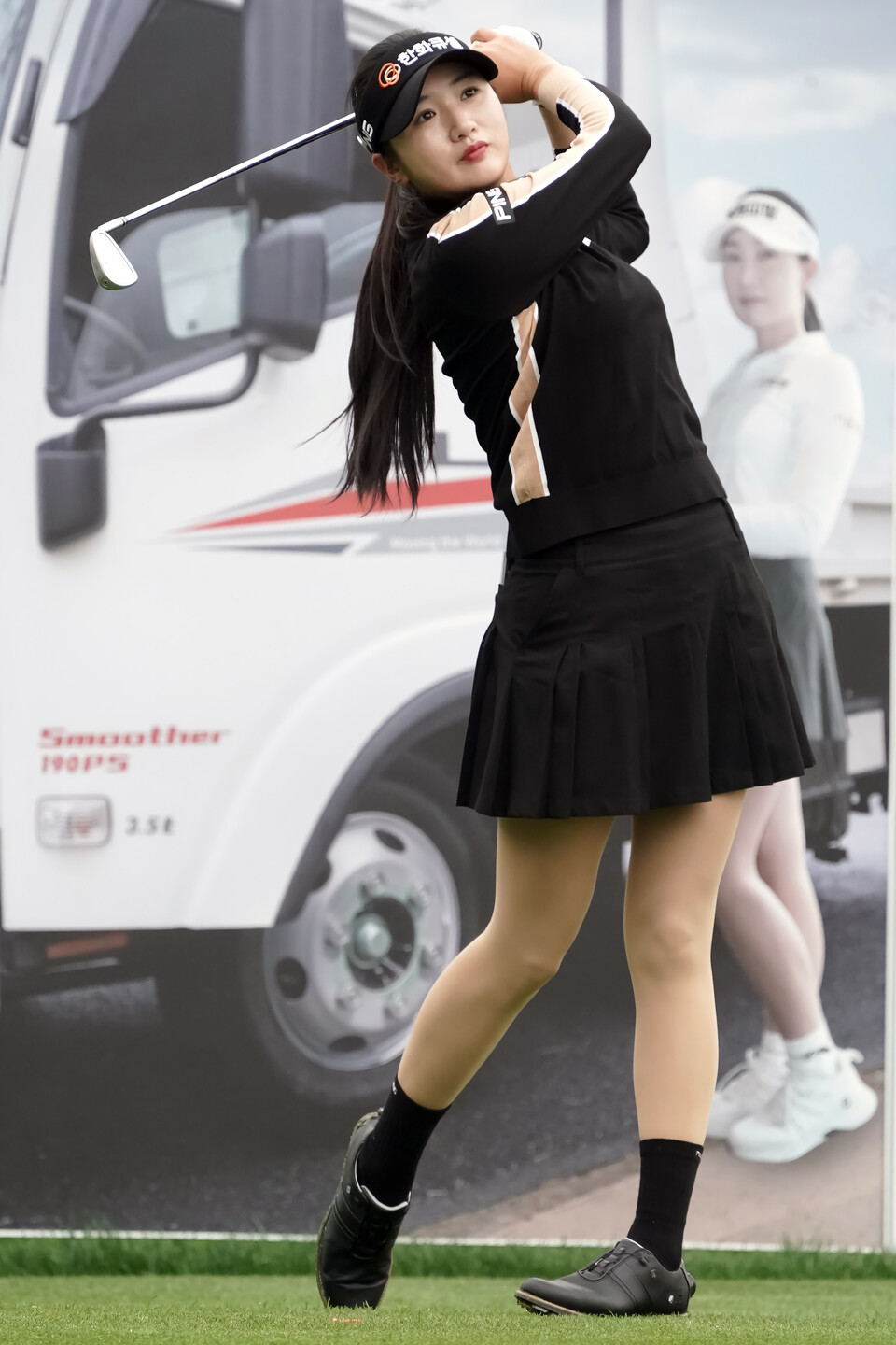 황유민, KLPGA투어 2승 발판...두산건설 위브 '무빙데이' 2타차 단독 선두