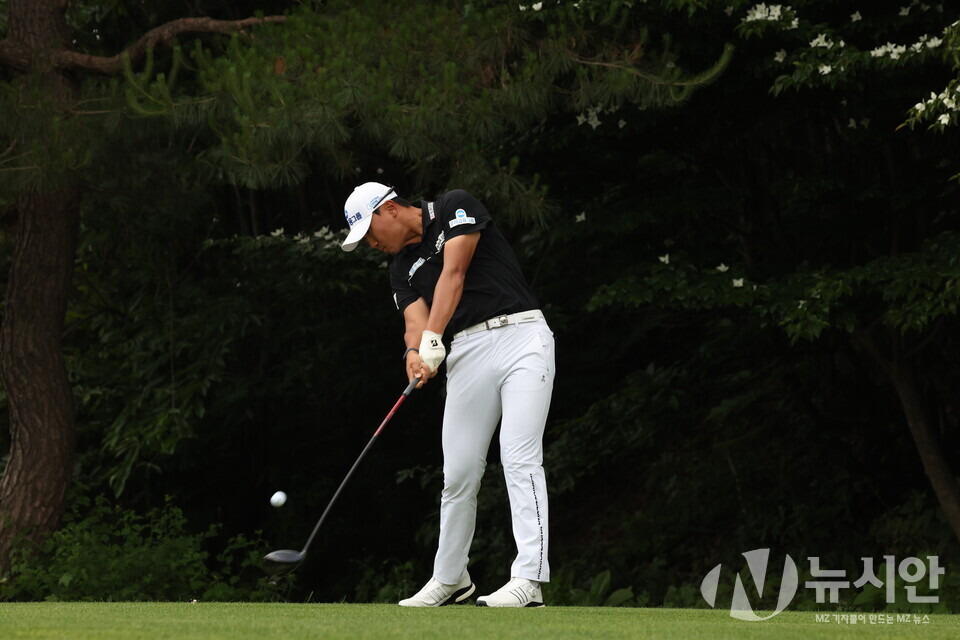 AG 금메달리스트 '루키' 조우영, KPGA 데상트 '돌풍' 4강