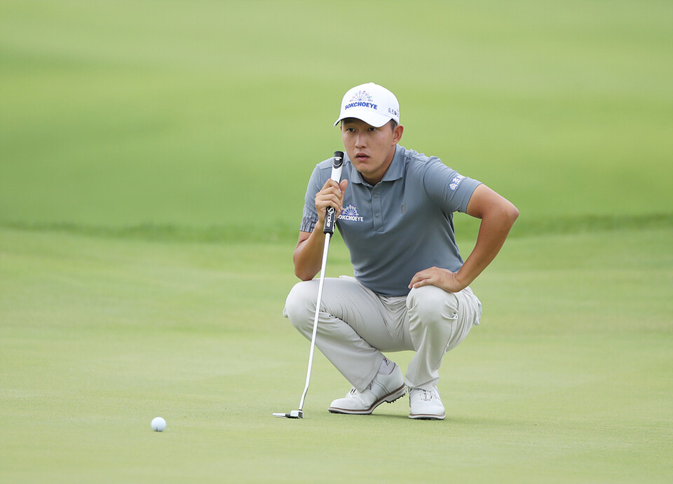 "서두르지 않겠지만 우승하고 싶다"...KPGA 군산CC 오픈 첫날 9타 몰아친 김백준