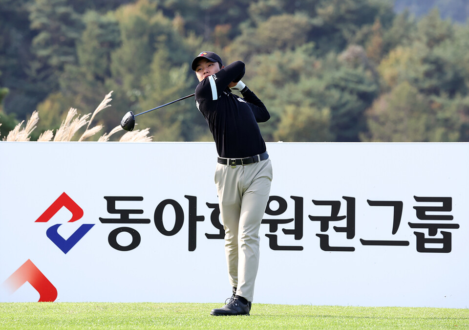 '아쉬운 59타' 송민혁, KPGA투어 동아회원권 오픈 첫날 60타 '신바람'