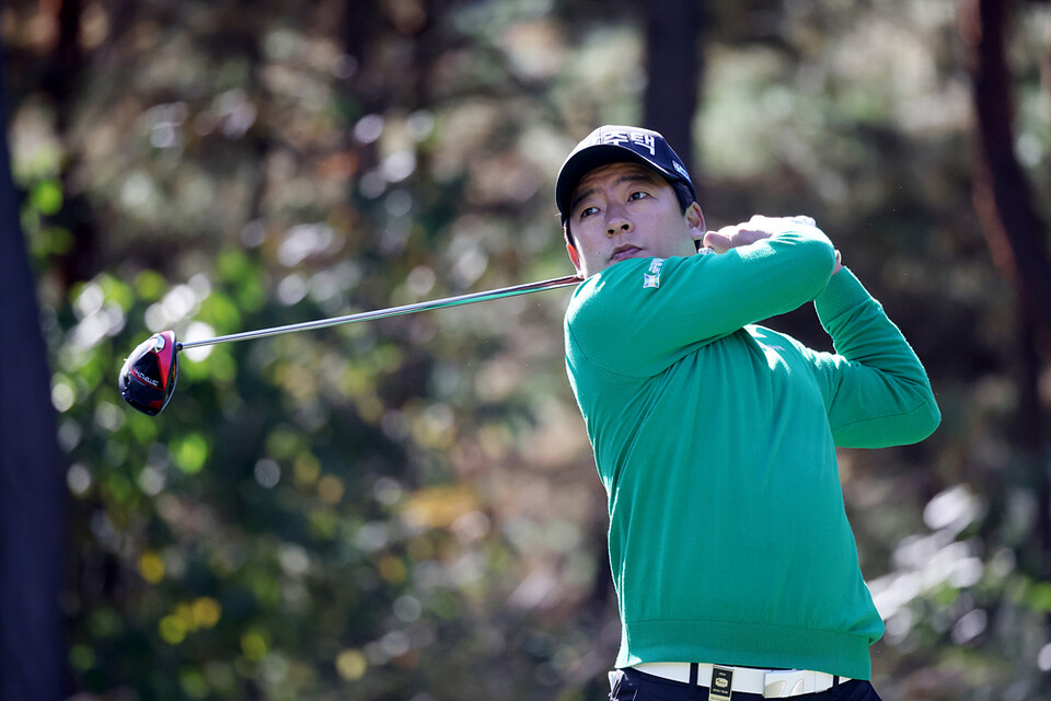 '아쉬운 59타' 송민혁, KPGA투어 동아회원권 오픈 첫날 60타 '신바람'