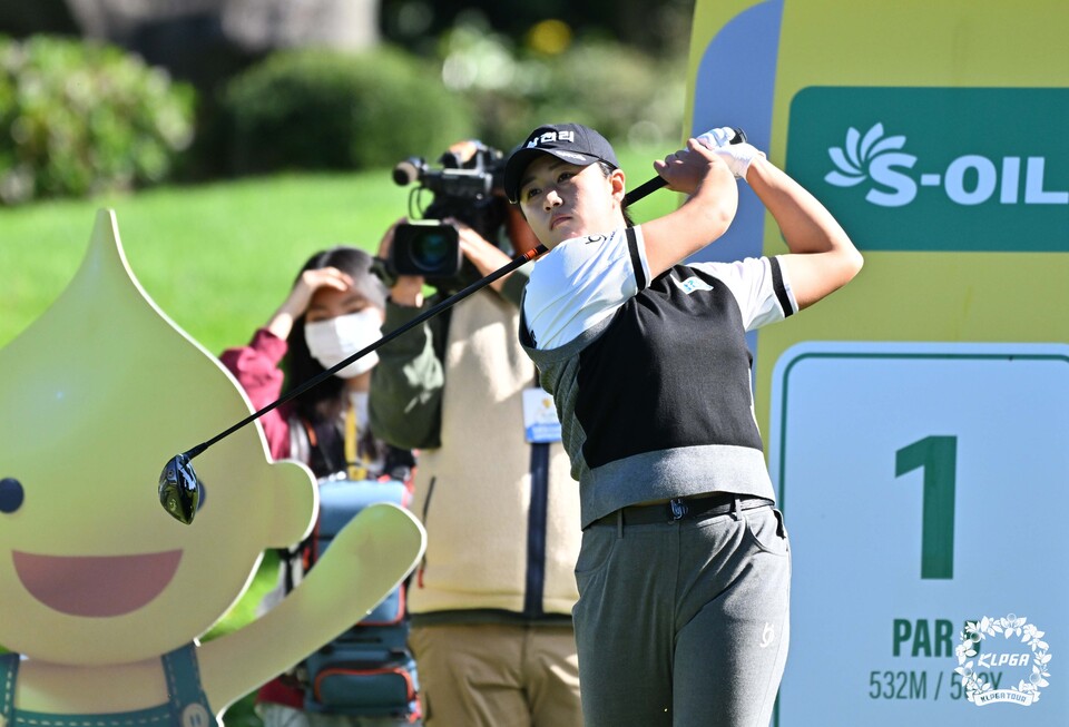 마다솜, KLPGA투어 S-OIL 김수지 꺾고 연장 우승...통산 3승