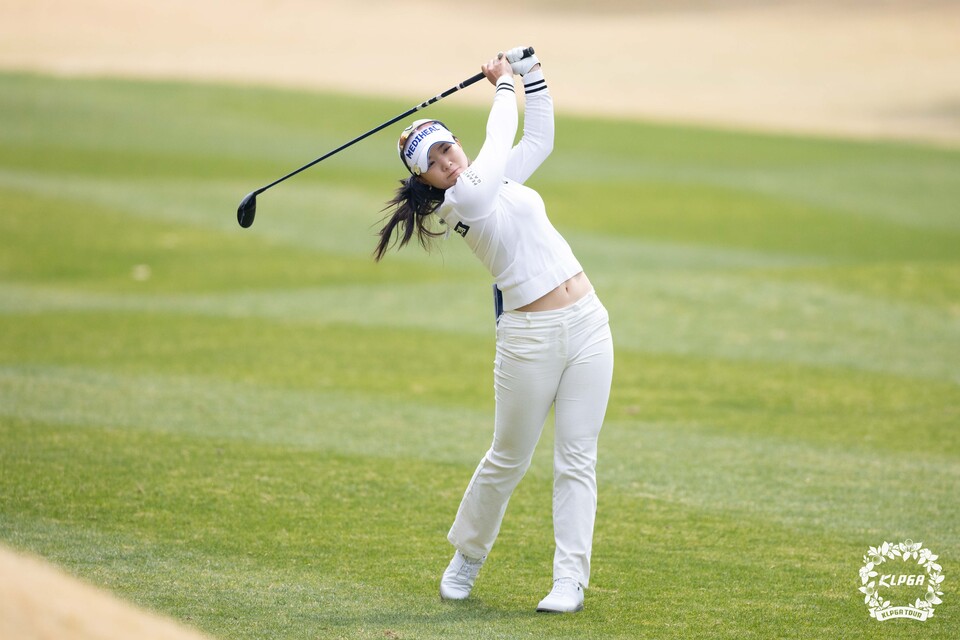 KLPGA 투어 두산 위브 챔피언십에 '샛별' 떴다...'루키' 정지효 7언더파 공동선두