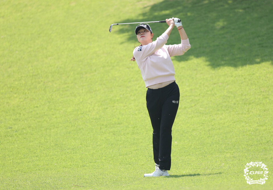 김민선7, KLPGA투어 첫 우승 발판...덕신 EPC 3타 차 단독선두