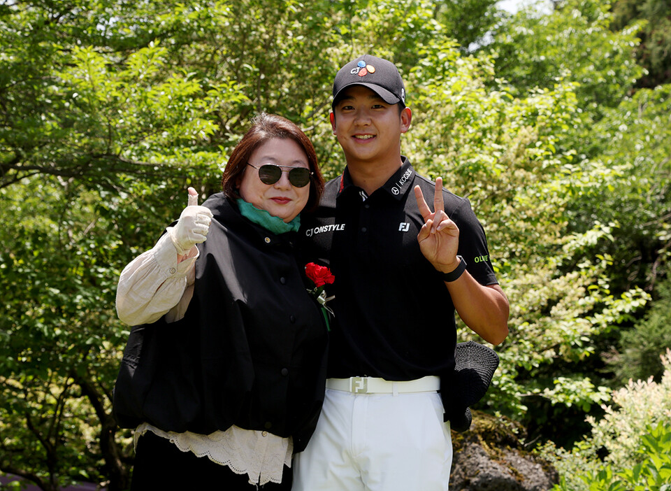 '버디 제조기' 옥태훈, 버디 8개로 16점 선두...KPGA 클래식