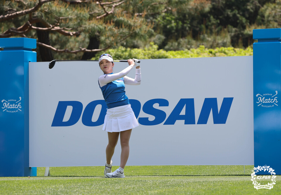시즌 3승 노리는 이예원, KLPGA투어 두산매치 서연정 잡고 '산뜻한 출발'