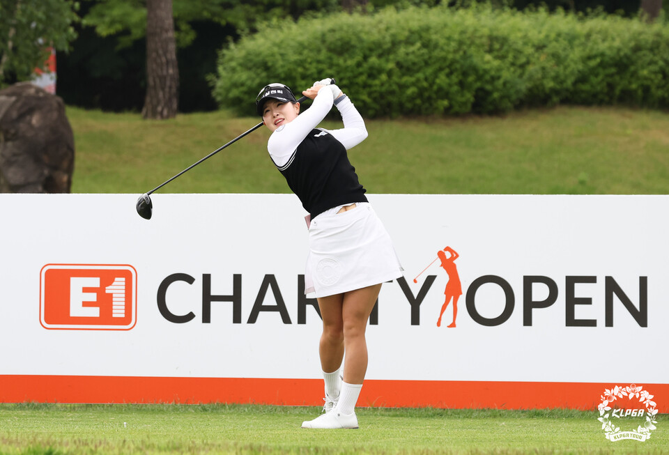 '무관' 이채은2 vs 7승 박현경, 1타 차 우승경쟁...이예원 컷탈락...KLPGA투어 E1