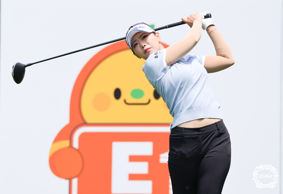 박현경, KLPGA투어 E1 채리티 '노 보기' 짜릿한 역전승 '통산 8승'...상금전액 기부