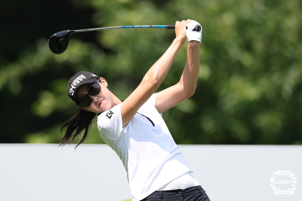 '아이언 귀재' 정윤지, 3년만에 KLPGA투어 우승...Sh수협은행 MBN 여자오픈