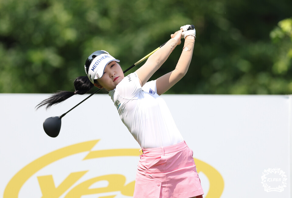 '아이언 귀재' 정윤지, 3년만에 KLPGA투어 우승...Sh수협은행 MBN 여자오픈