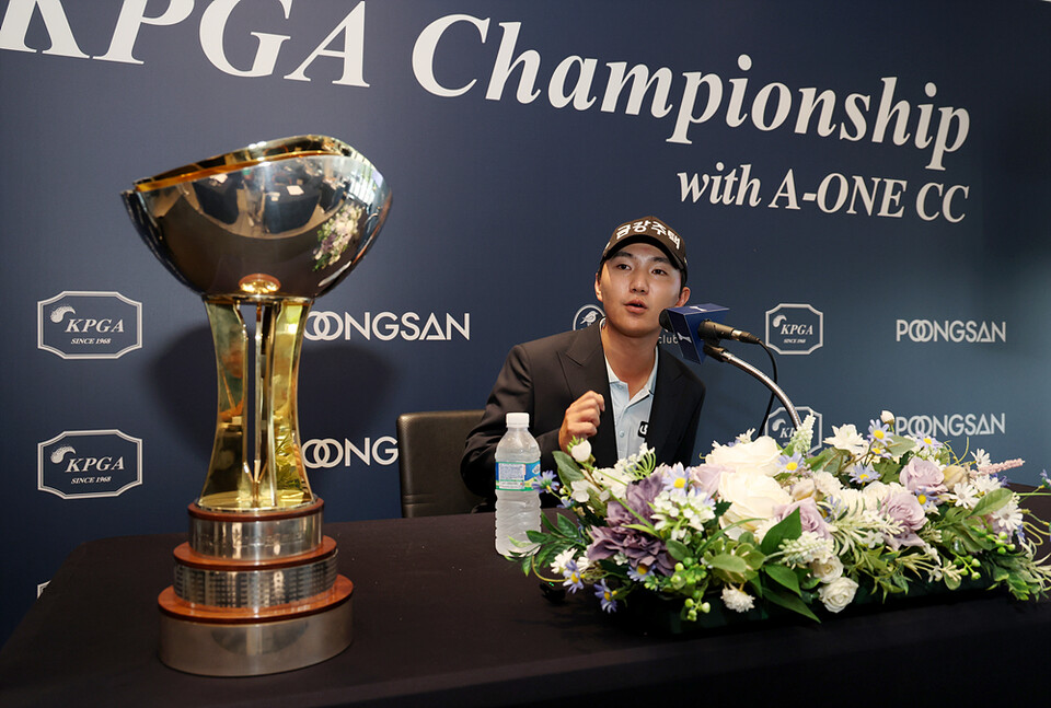 8년 만에 KPGA투어 첫 우승한 옥태훈..."3억2000만원 상금 엄마 드려야죠"