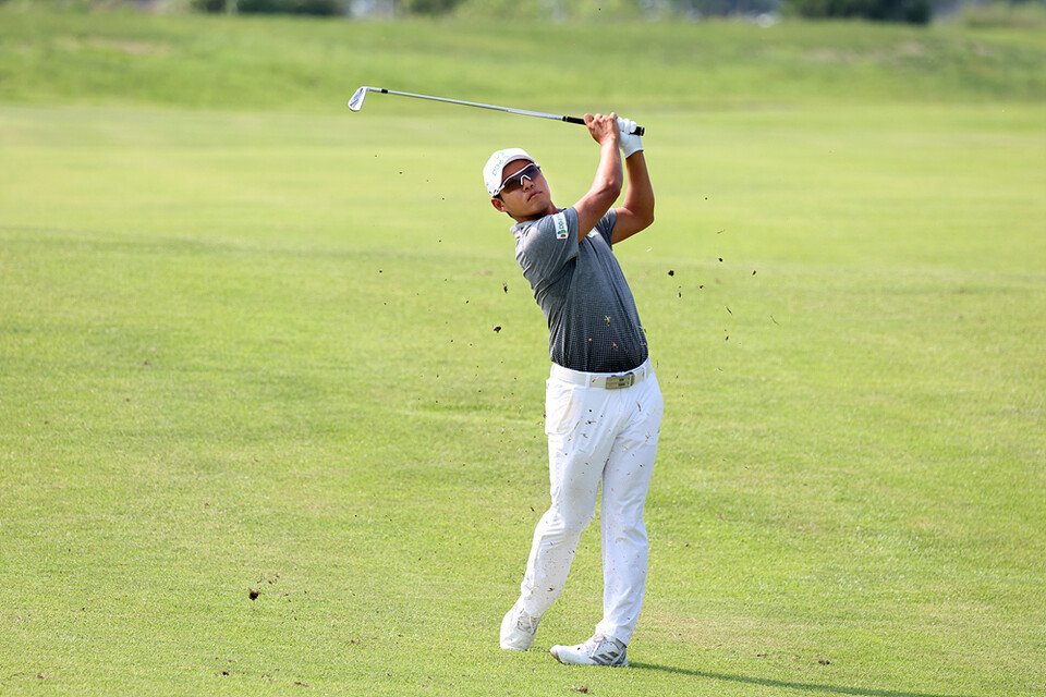 GS칼텍스 매경오픈 우승자 문도엽, 시즌 2승 발판...KPGA 군산CC 오픈 2타 차 선두