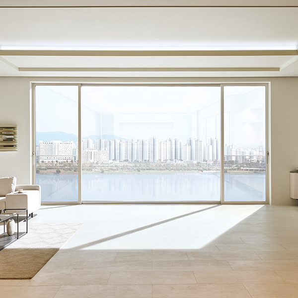 이사철 프리미엄 창호 '휴그린·LX·KCC' 3강 격돌…기술·디자인으로 승부수